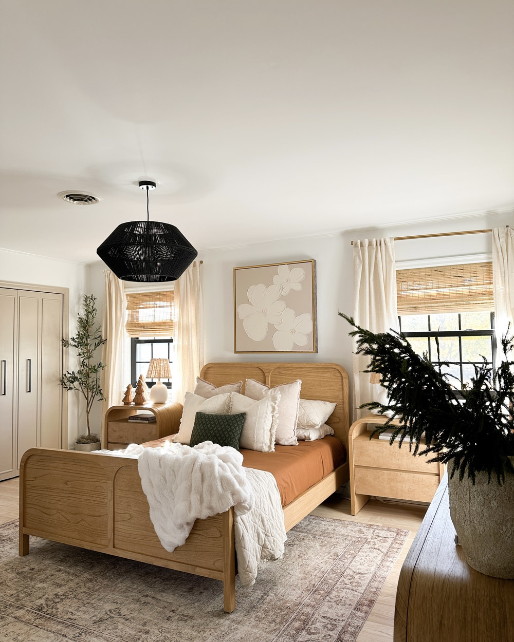 Differences Between a Panel Bed and Platform Bed | Castlery US